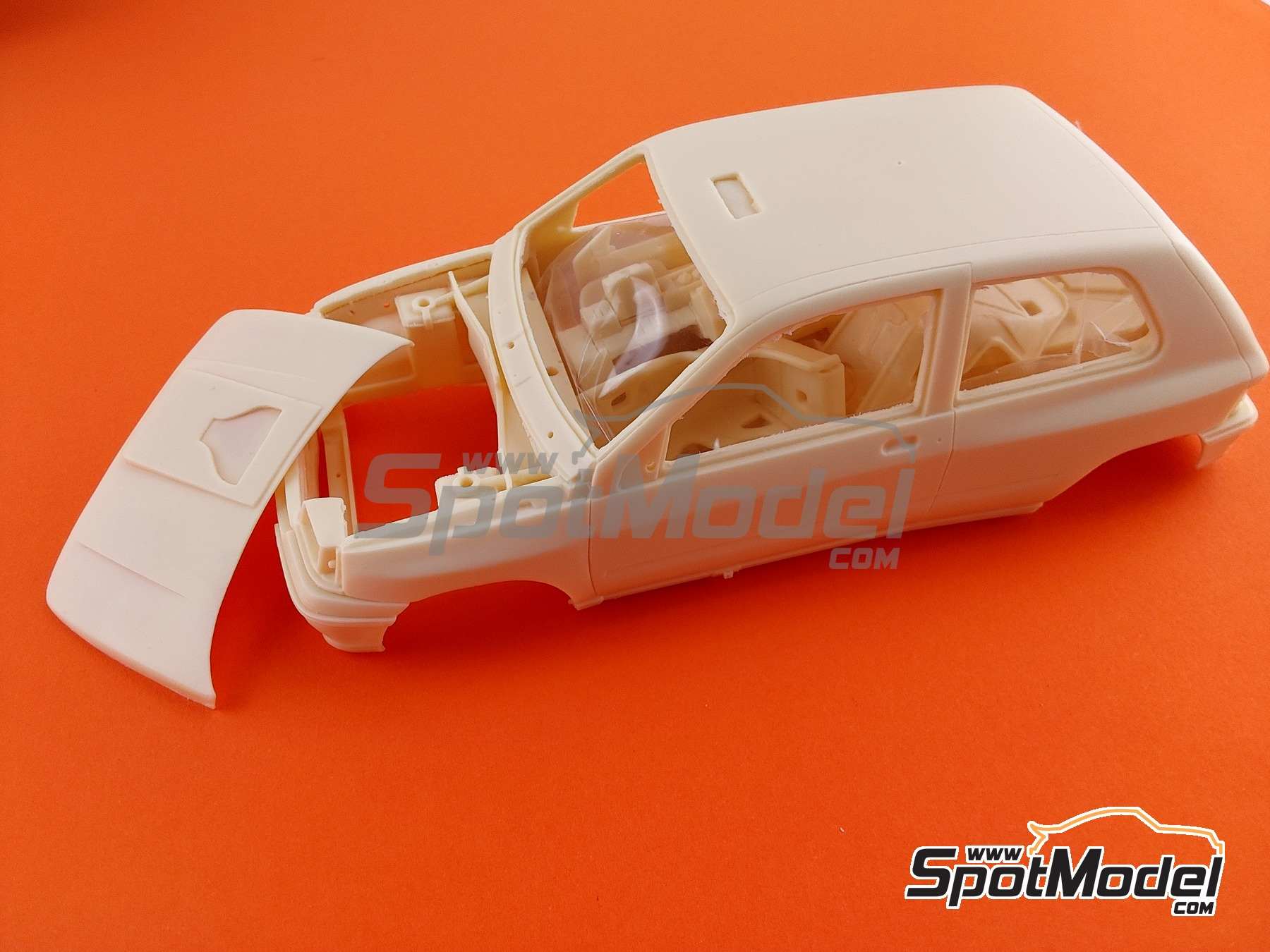 Arena Modelli ARE1421-24: Car scale model kit 1/24 scale - Renault Clio ...