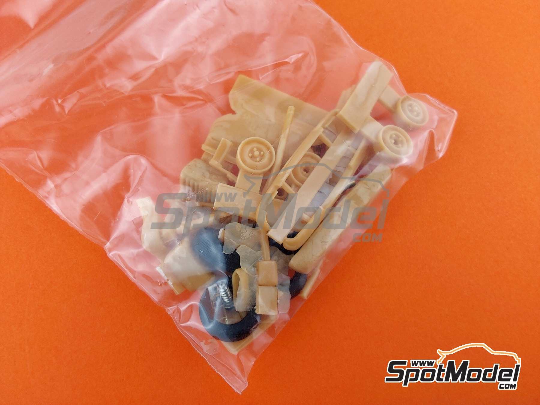 Arena Modelli ARE846: Car scale model kit 1/43 scale - Datsun Sunny 120 ...