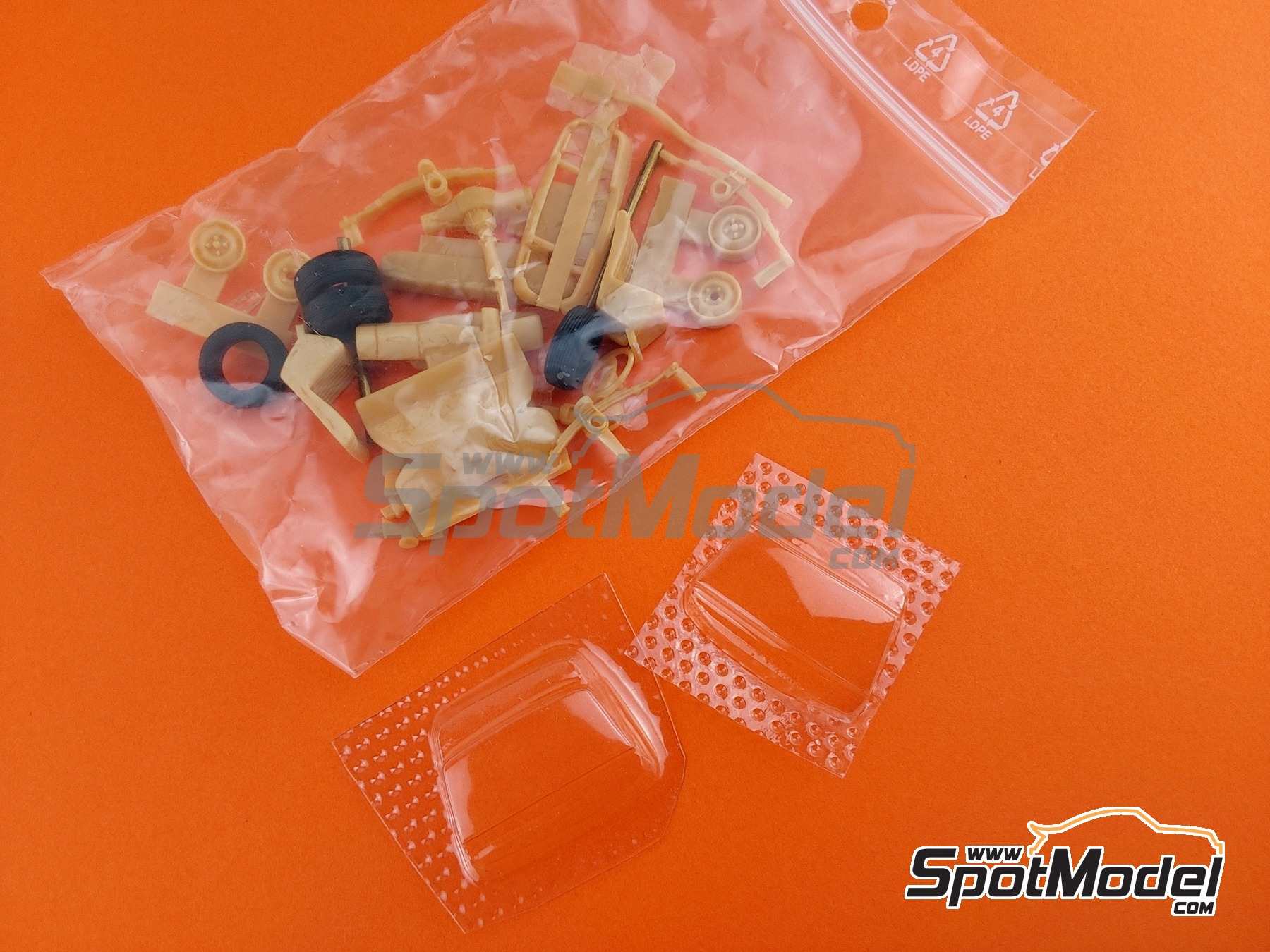 Arena Modelli ARE846: Car scale model kit 1/43 scale - Datsun Sunny 120 ...