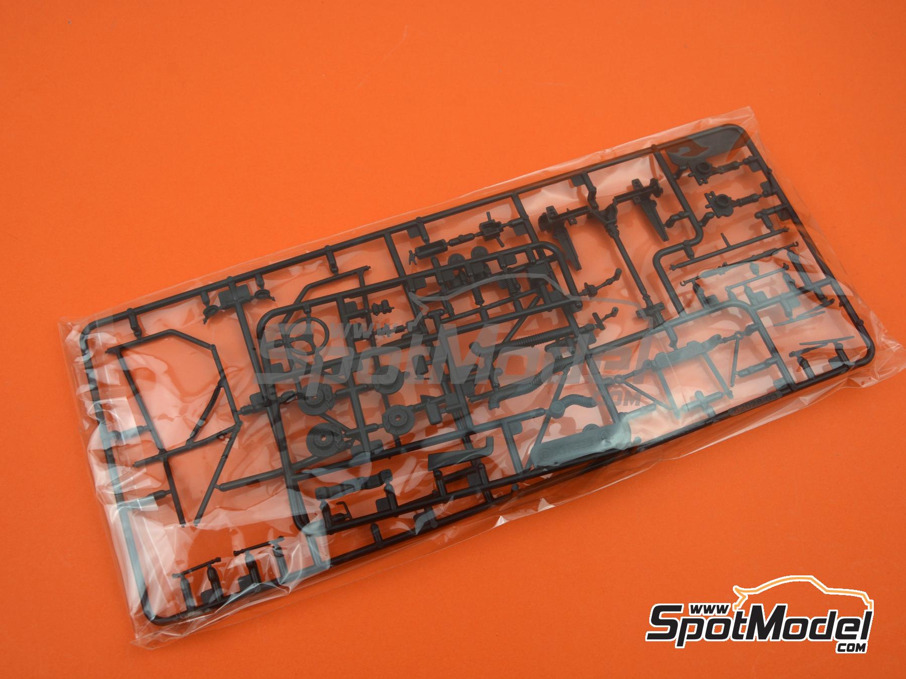 Beemax Model Kits BX24027: Car scale model kit 1/24 scale - Volvo 240 ...