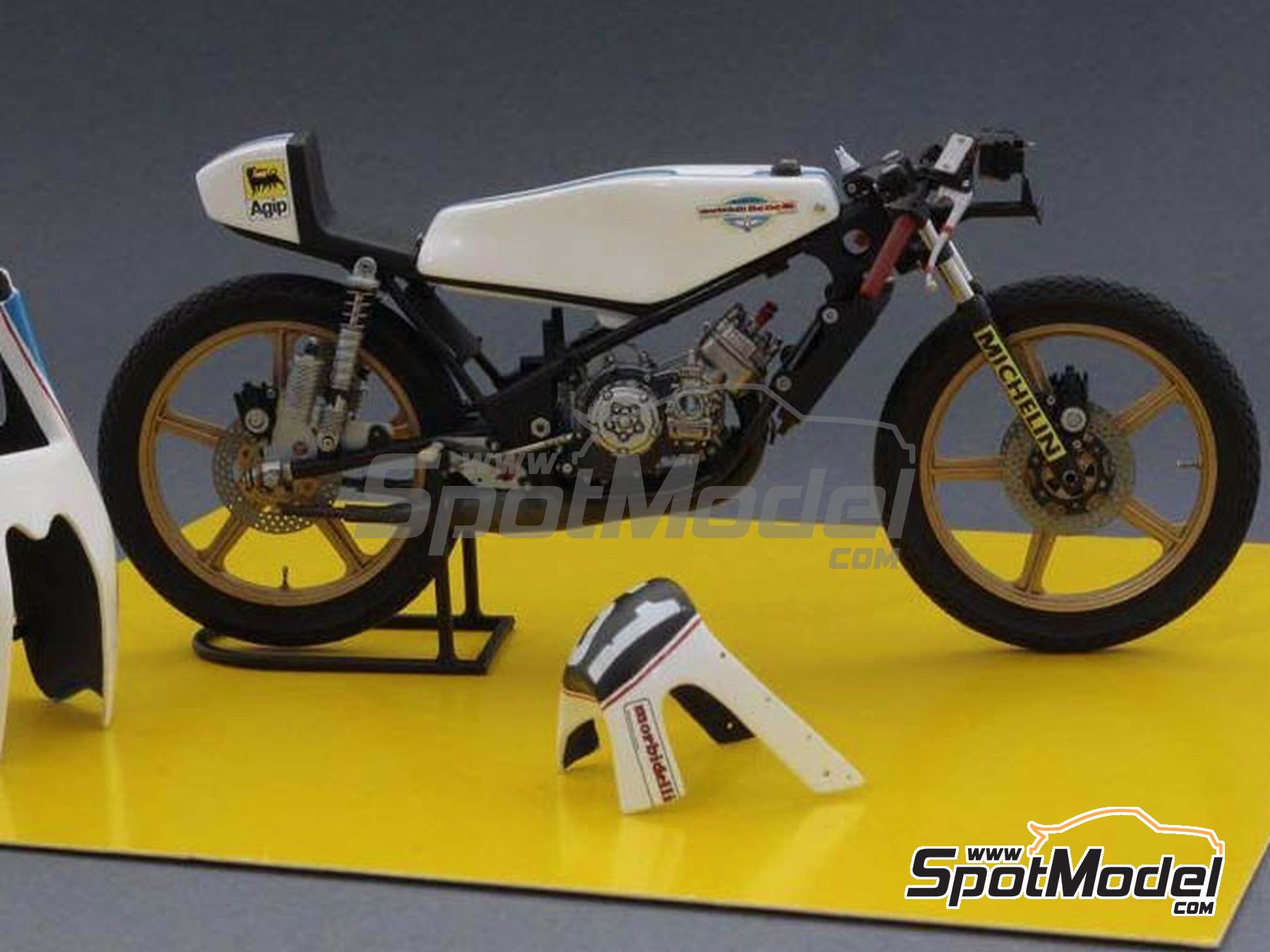 Brach Model BM-VR01: Motorbike scale model kit 1/12 scale - Morbidelli ...