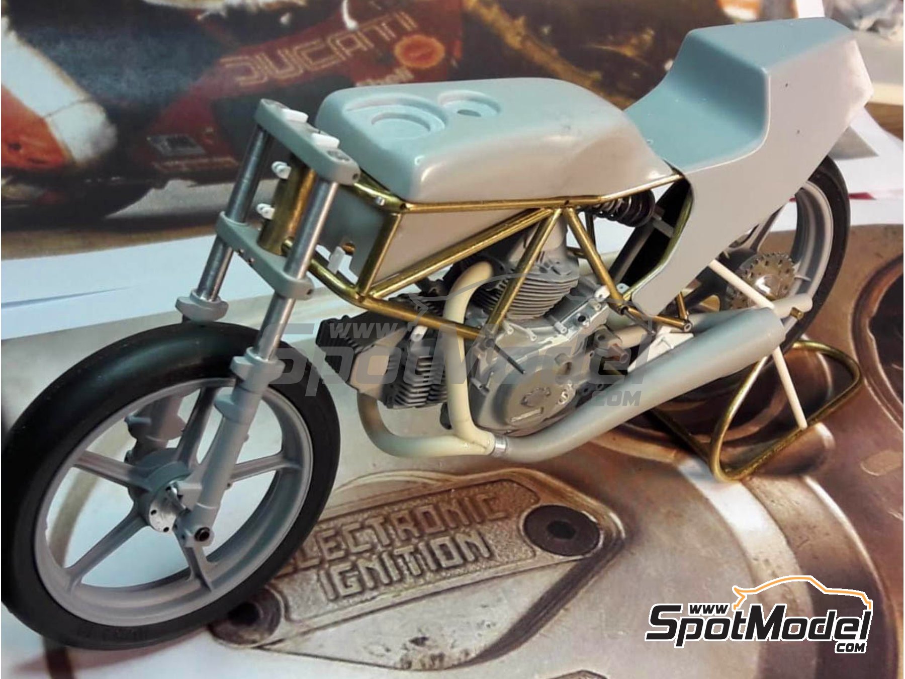 Brach Model BM-VR07: Motorbike scale model kit 1/12 scale - Ducati ...