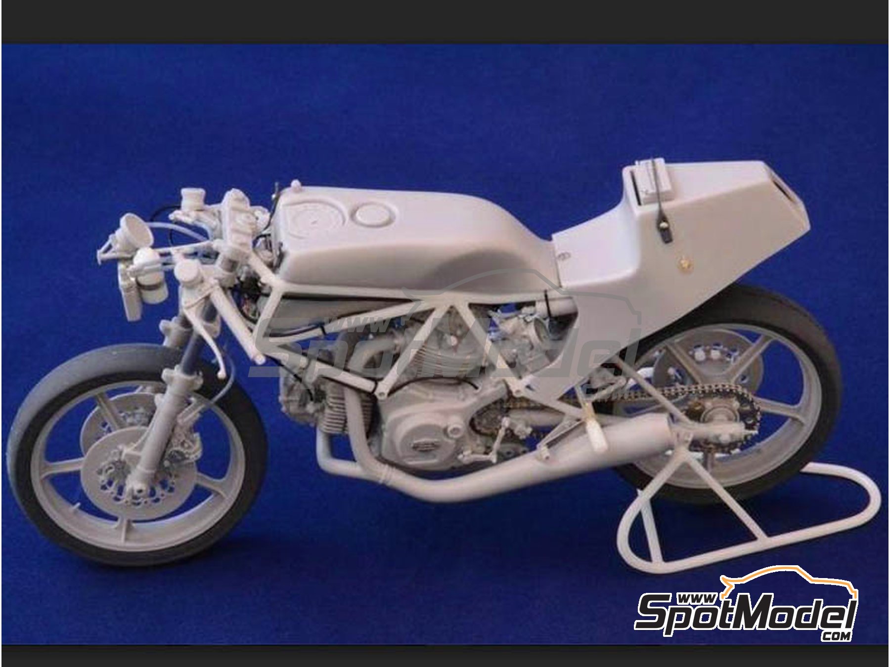 Brach Model BM-VR07: Motorbike scale model kit 1/12 scale - Ducati ...