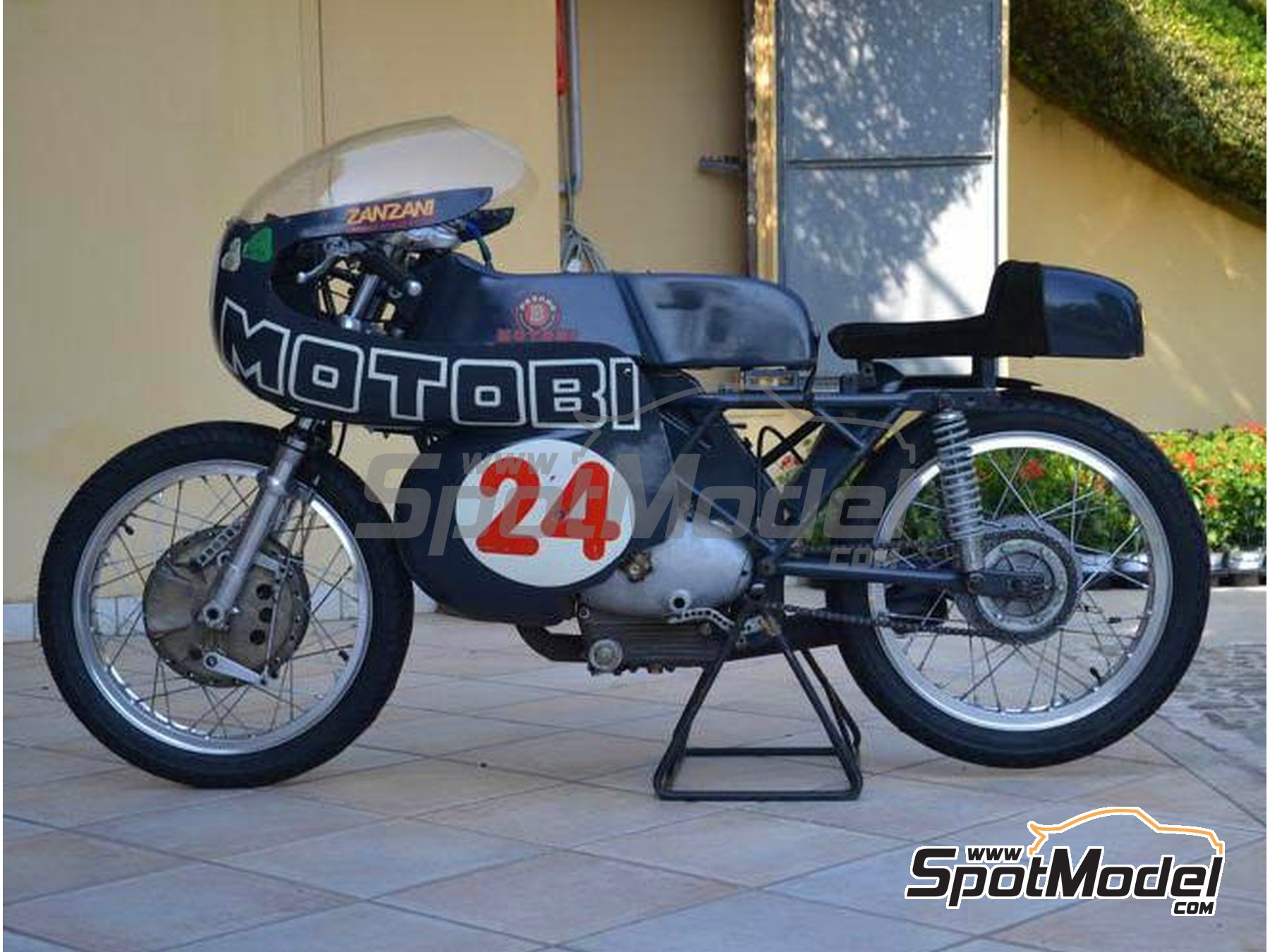 Brach Model BM-VR09: Motorbike scale model kit 1/12 scale - Motobi ...