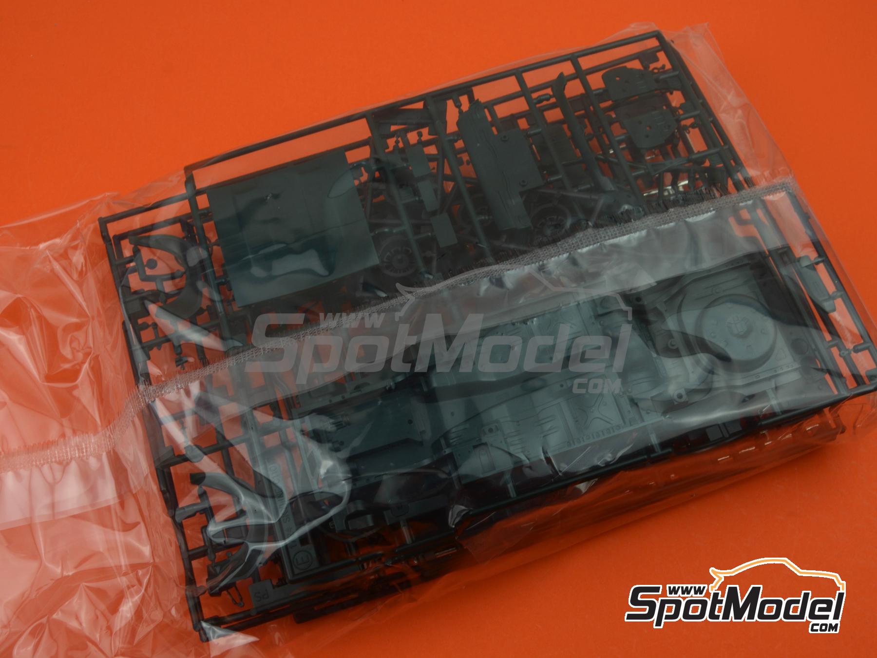 Hasegawa 20642: Car scale model kit 1/24 scale - Nissan Skyline 2000GT ...