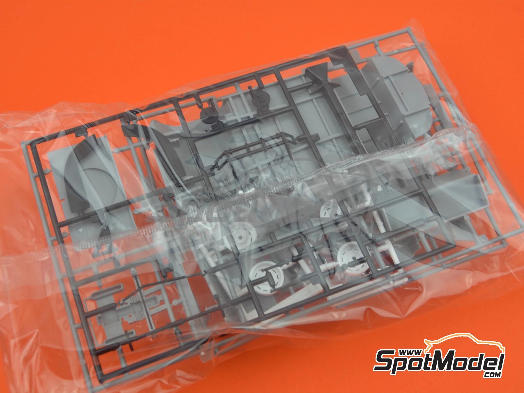 Hasegawa 20689: Van scale model kit 1/24 scale - Volkswagen Transporter ...