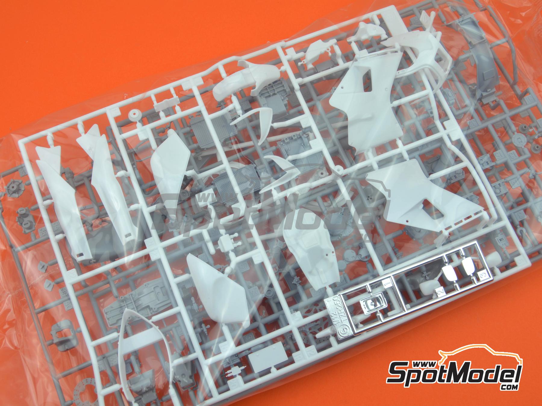 Hasegawa 21759: Motorbike scale model kit 1/12 scale - Yamaha TZR250 2AW "Special edition" 1986 ...