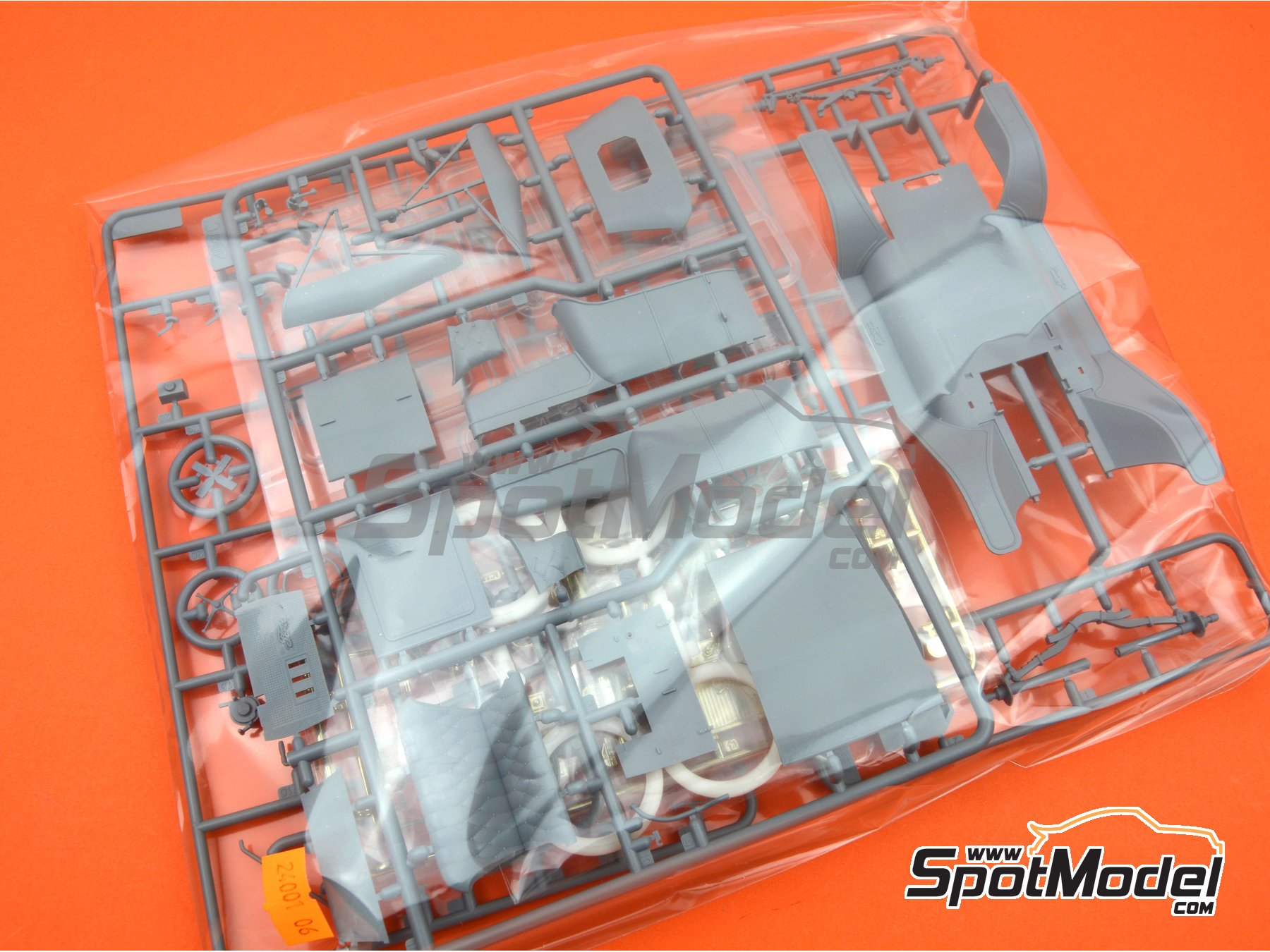 ICM 24001: Car scale model kit 1/24 scale - Ford Model T Roadster 1913 ...