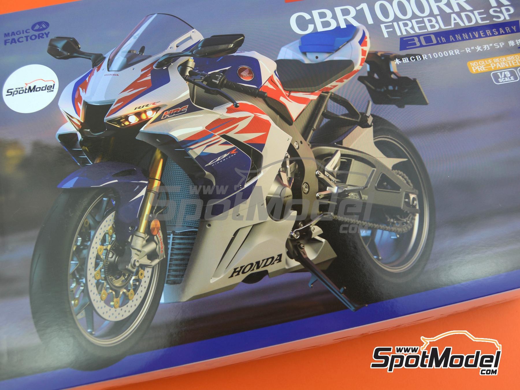 Magic Factory 1401: Motorbike scale model kit 1/9 scale - Honda ...