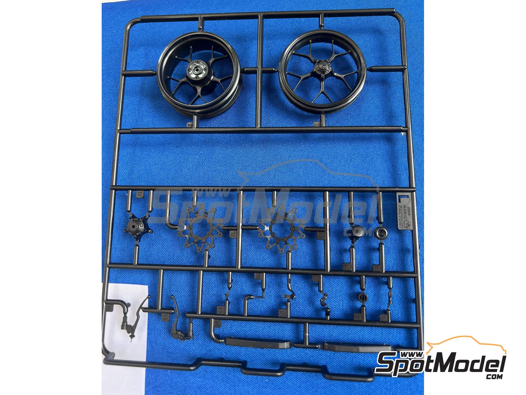 Magic Factory 1401: Motorbike scale model kit 1/9 scale - Honda ...