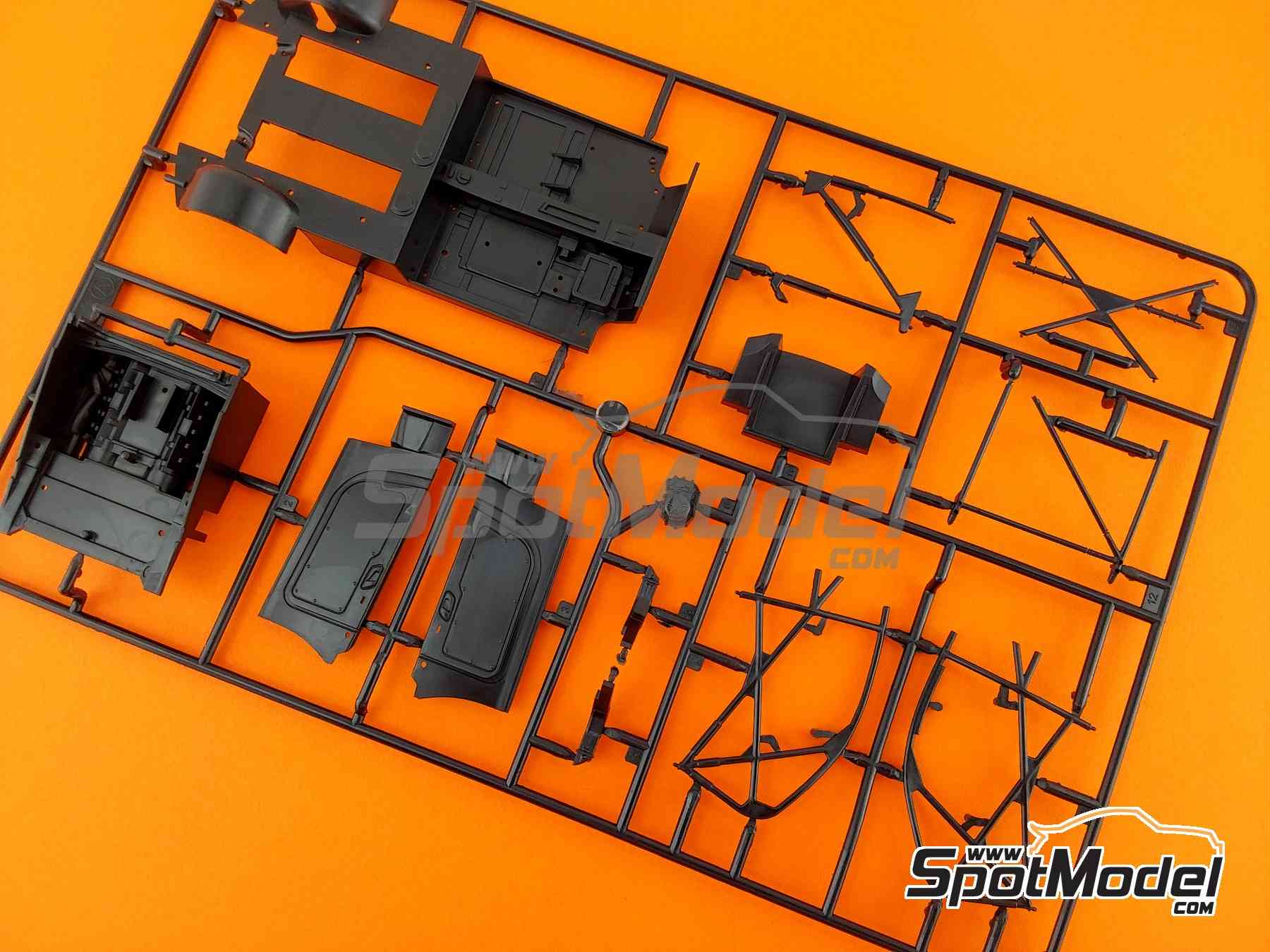 Nunu PN24024-UNBOX: Car scale model kit 1/24 scale - Audi R8 LMS GT3 2015 (ref. PN24024-UNBOX ...