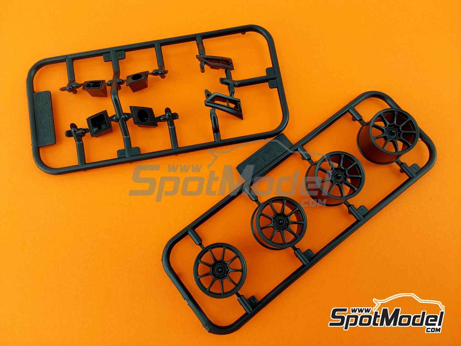 Nunu PN24024-UNBOX: Car scale model kit 1/24 scale - Audi R8 LMS GT3 2015 (ref. PN24024-UNBOX ...