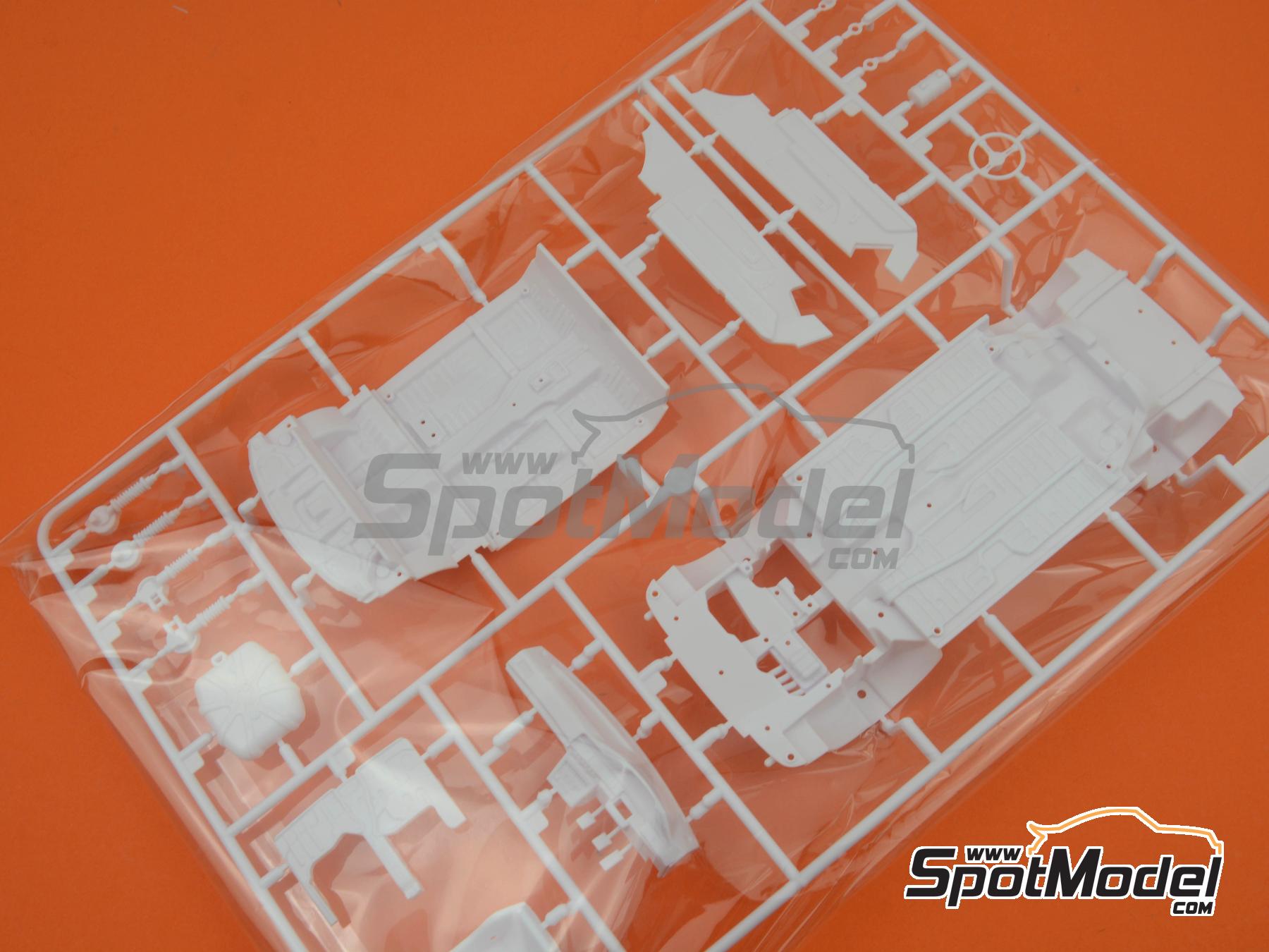 Nunu PN24039: Car scale model kit 1/24 scale - Toyota Corolla Levin ...