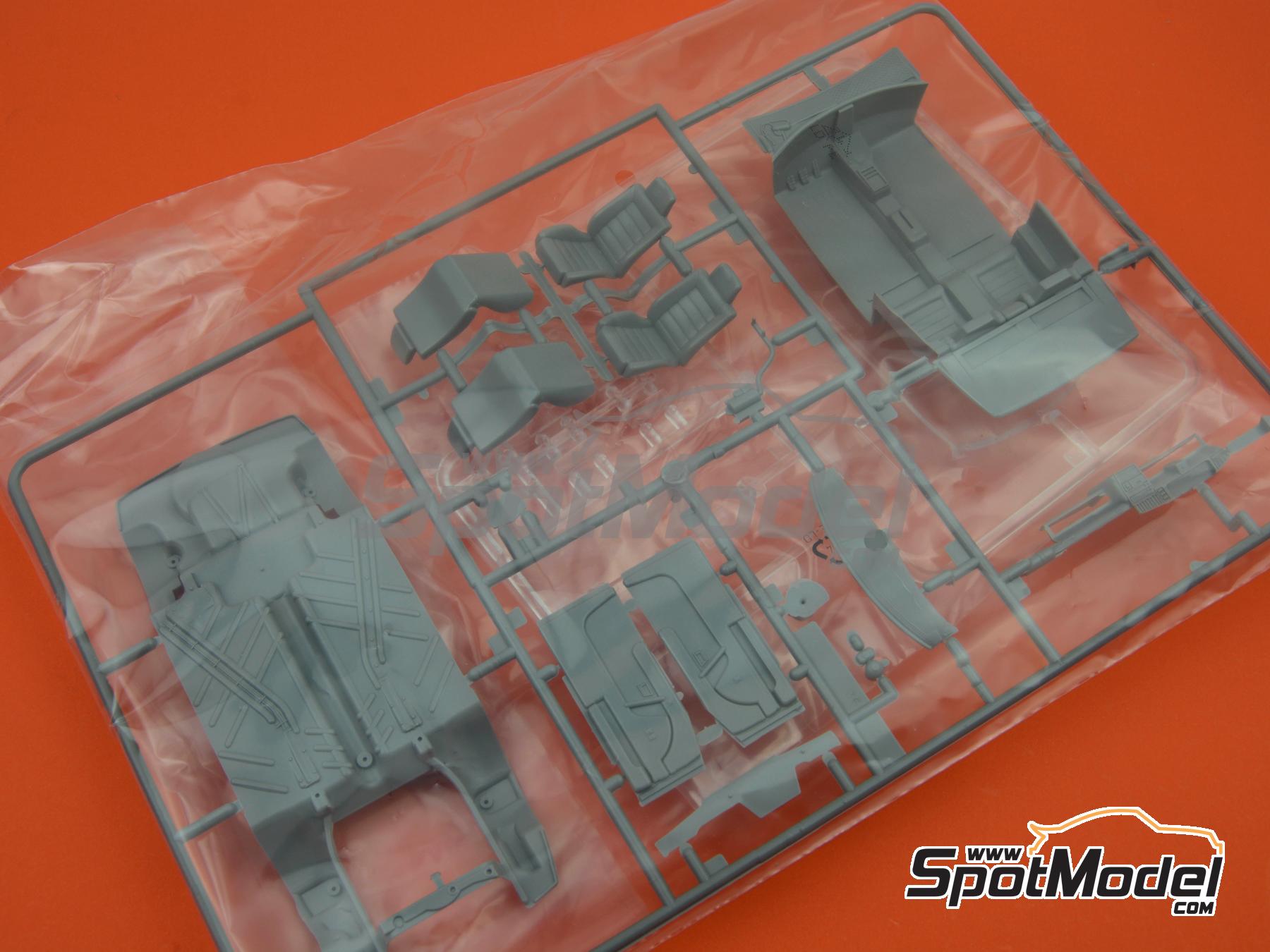 Revell 05666: Car scale model kit 1/24 scale - Volkswagen Corrado 1990 ...