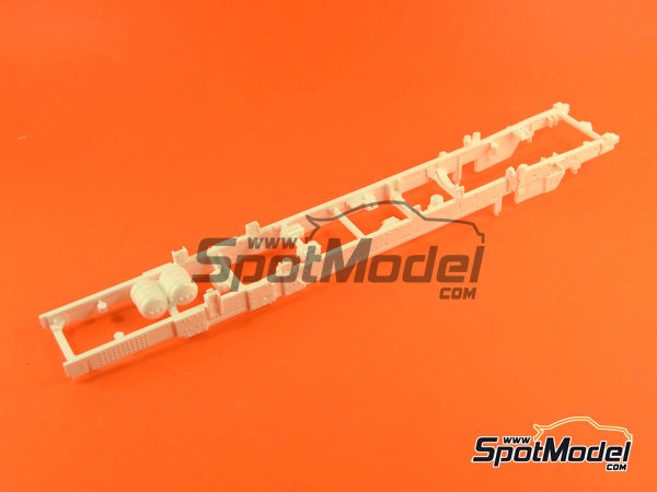 Revell 07452: Special vehicle scale model kit 1/24 scale - MAN TGM ...