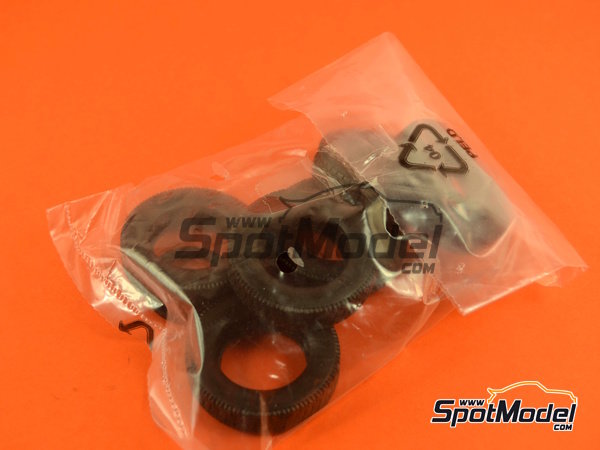 Revell 07452: Special vehicle scale model kit 1/24 scale - MAN TGM ...