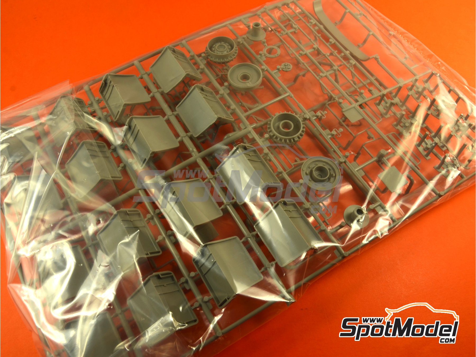 Revell 07651: Bus scale model kit 1/24 scale - London Routermaster bus ...