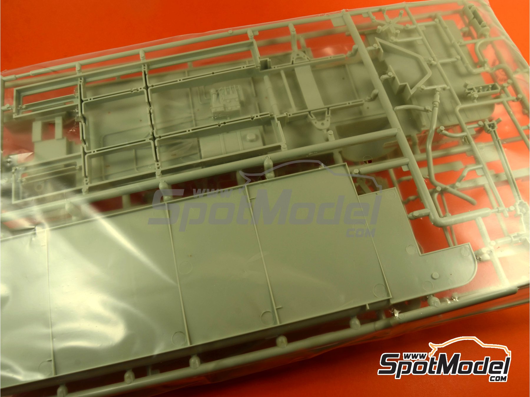 Revell 07651: Bus scale model kit 1/24 scale - London Routermaster bus ...