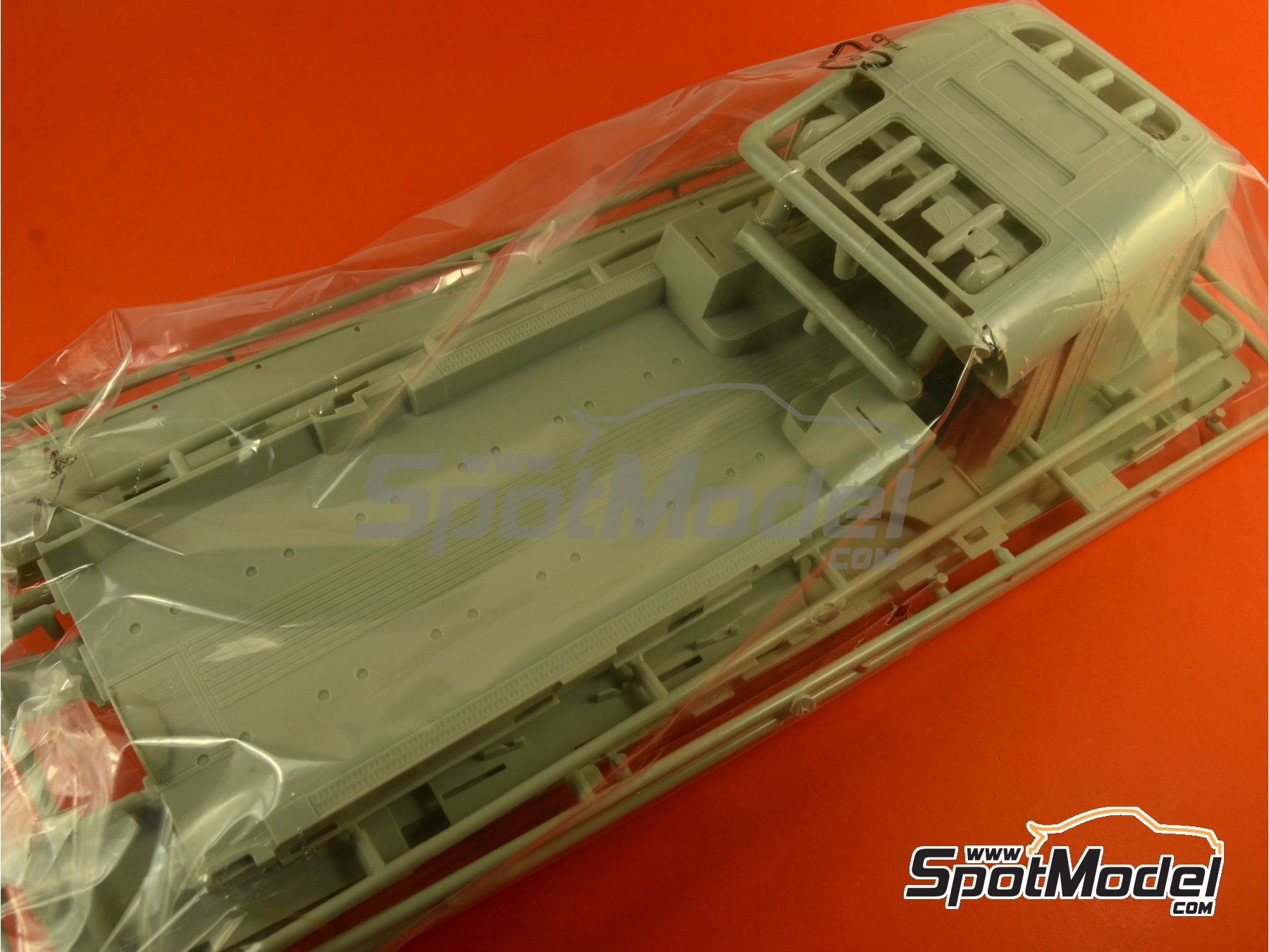 Revell 07651: Bus scale model kit 1/24 scale - London Routermaster bus ...