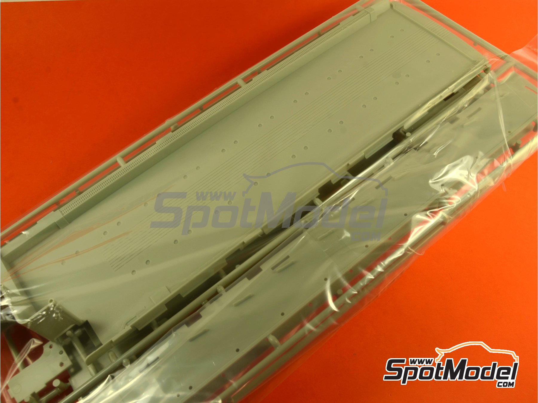 Revell 07651: Bus scale model kit 1/24 scale - London Routermaster bus ...