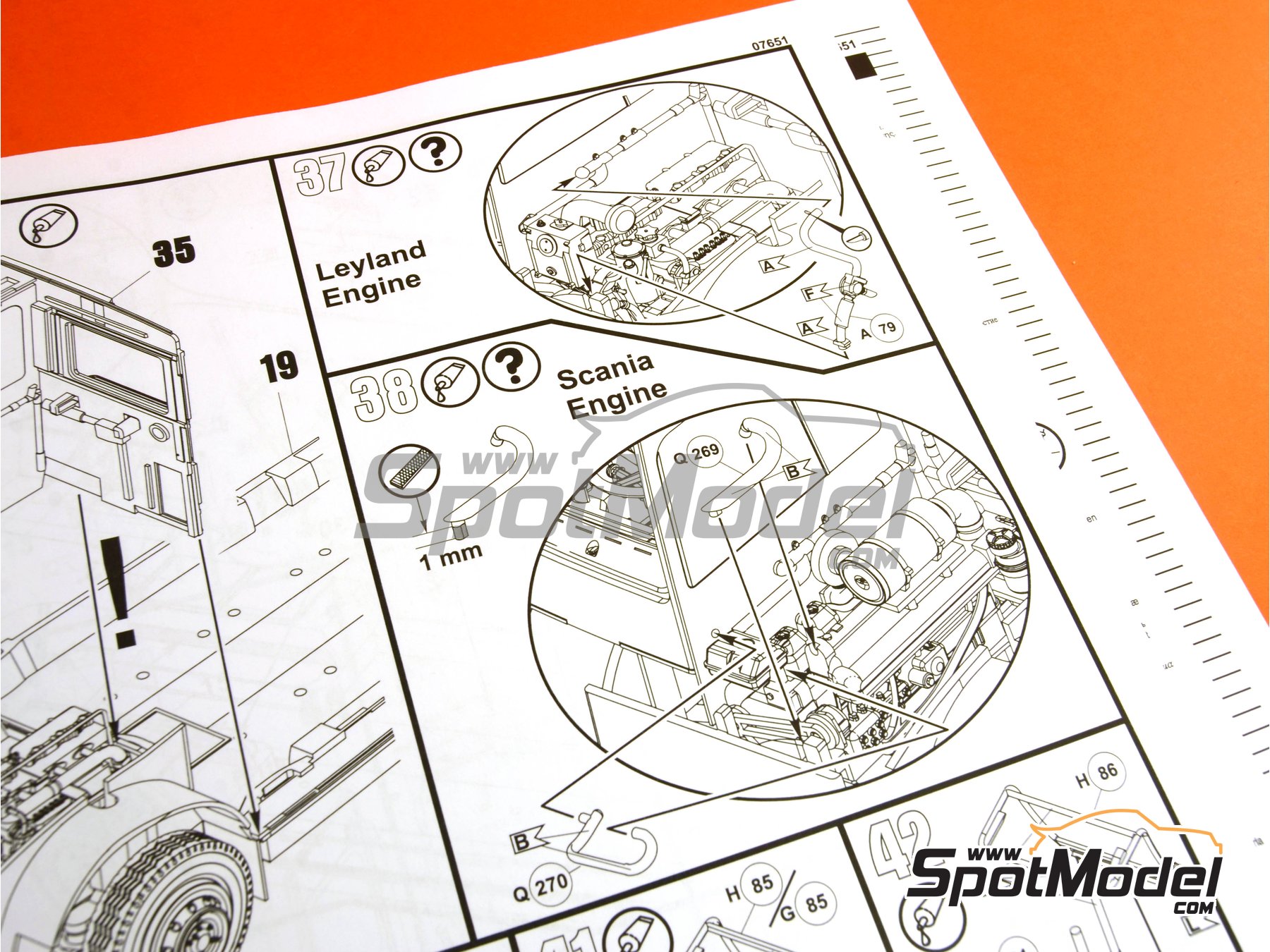 Revell 07651: Bus scale model kit 1/24 scale - London Routermaster bus ...