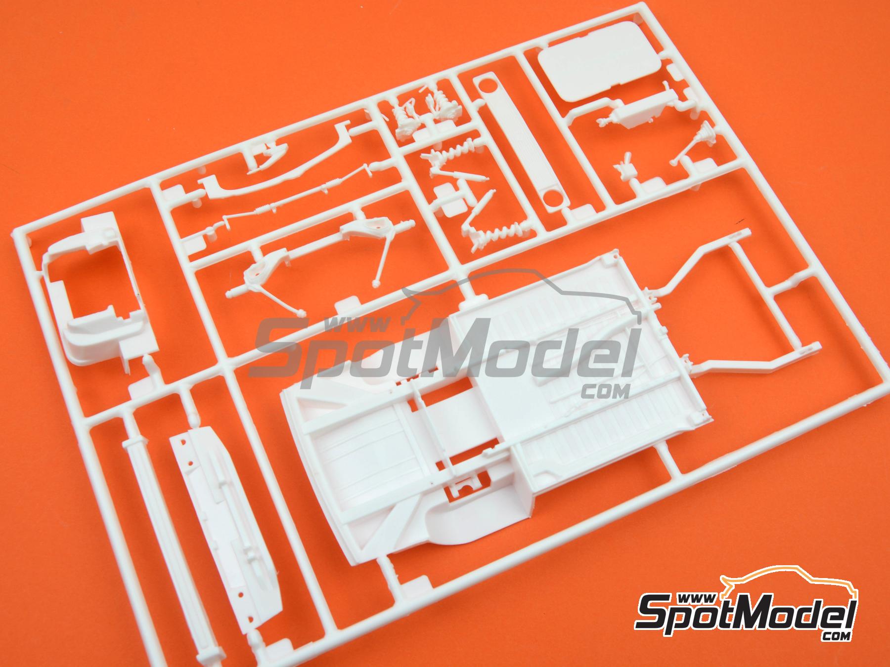 Revell 07706: Van scale model kit 1/25 scale - Volkswagen T3 Bus (ref ...
