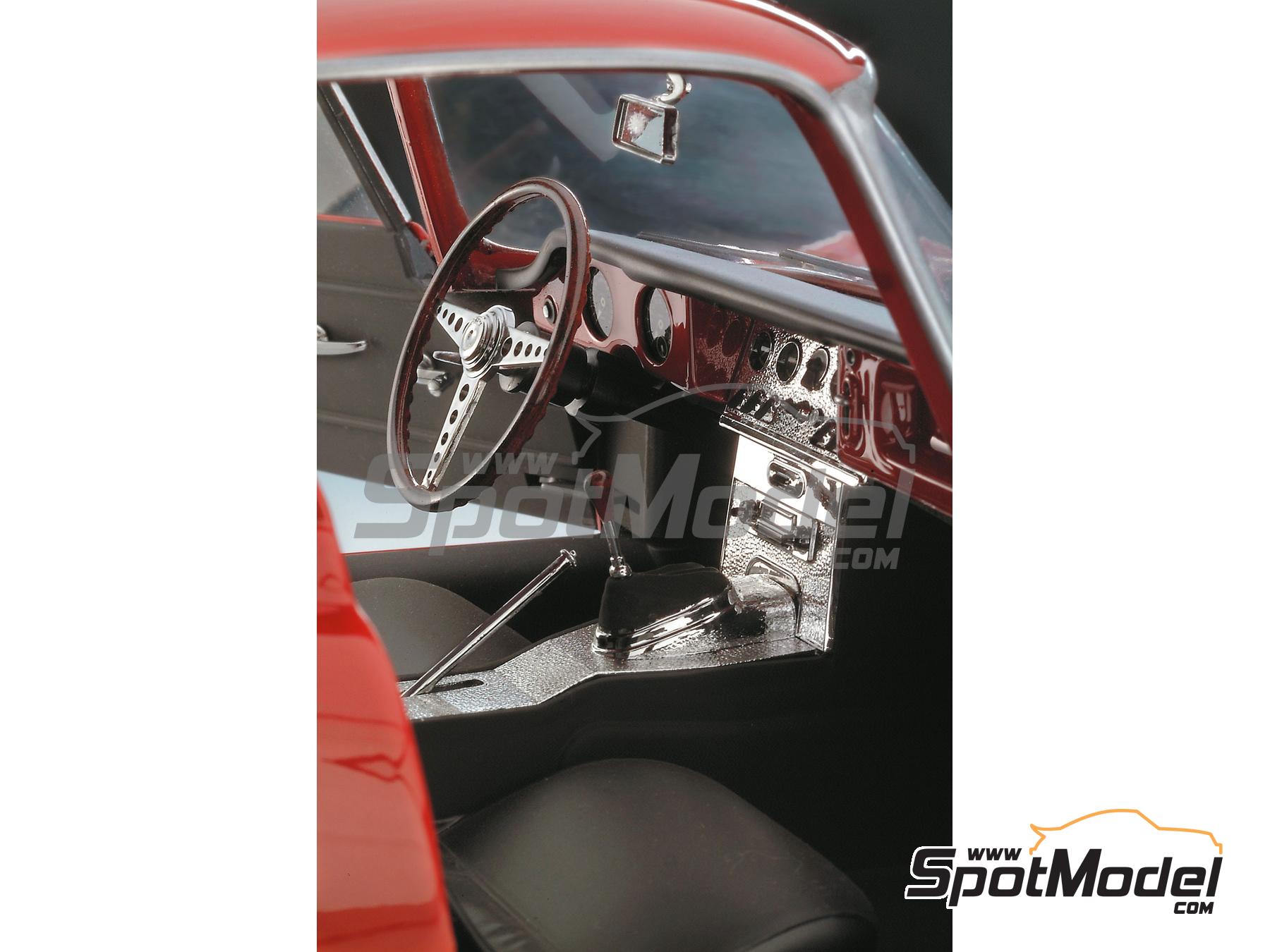 Revell 07717: Car scale model kit 1/8 scale - Jaguar E-Type Coupe (ref. REV07717) | SpotModel