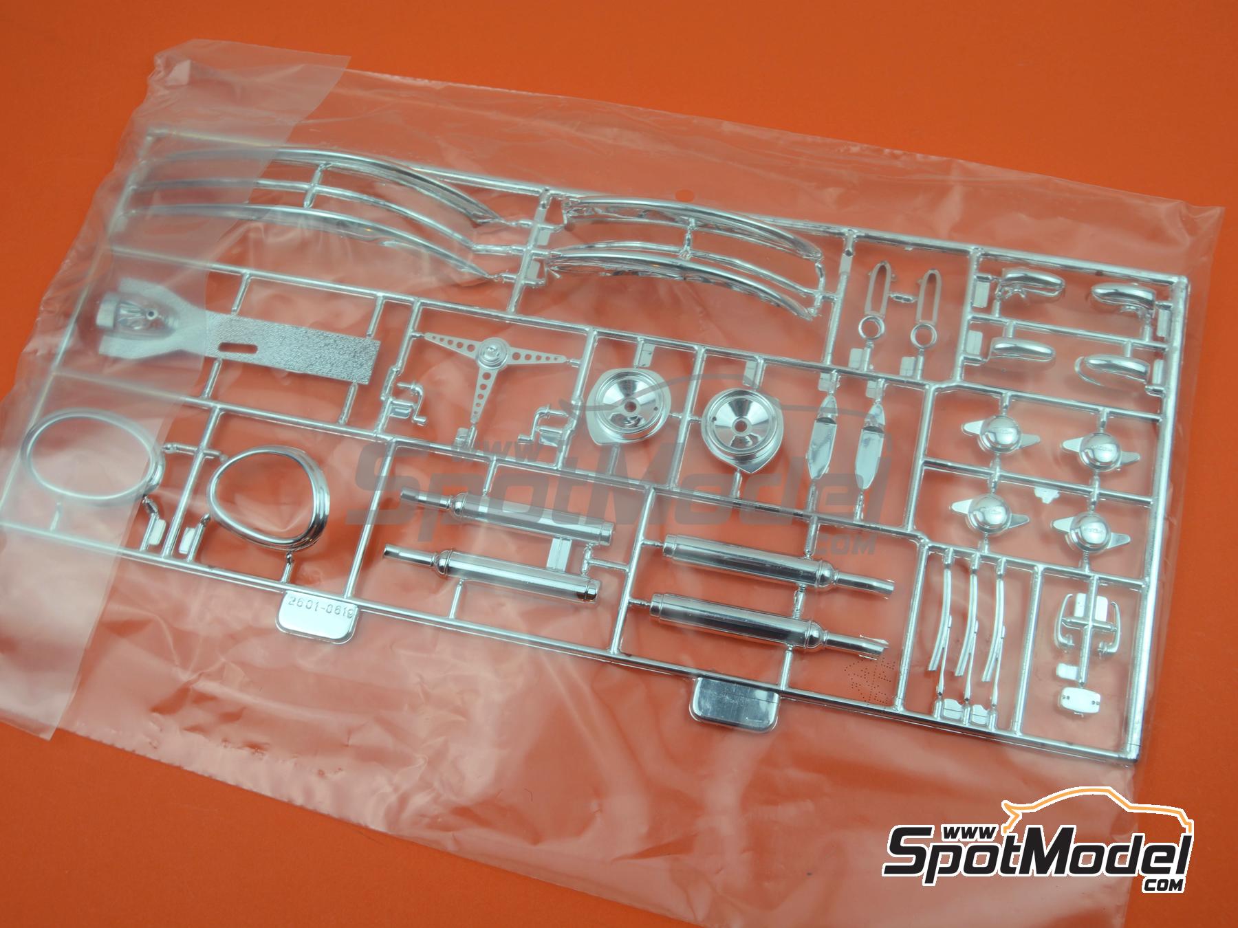 Revell 07717: Car scale model kit 1/8 scale - Jaguar E-Type Coupe (ref ...