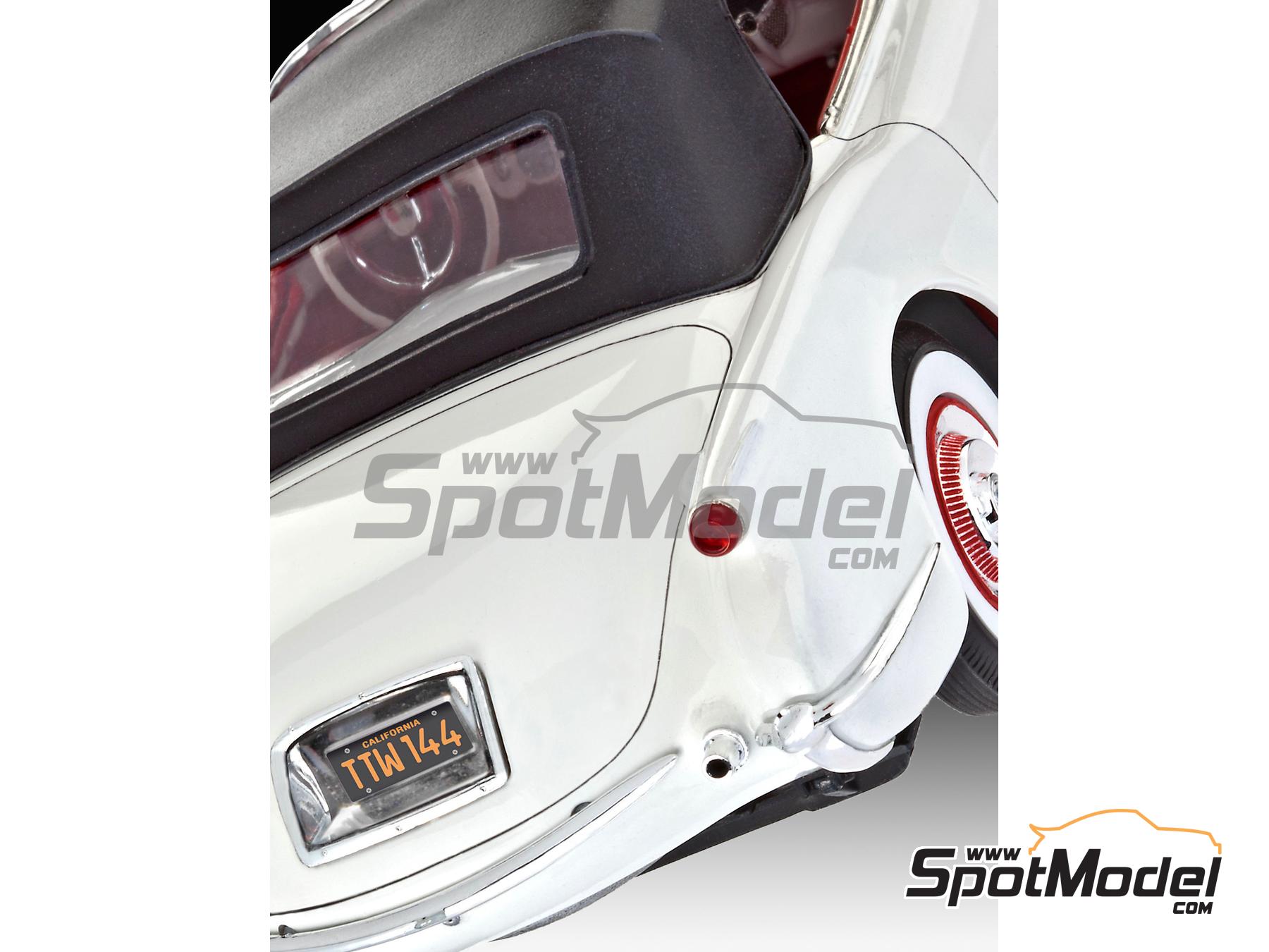 Revell 07718: Car scale model kit 1/24 scale - Chevrolet Corvette ...