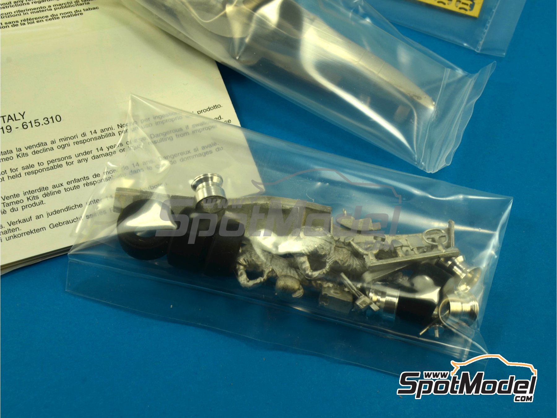 Tameo Kits TMK245: Car scale model kit 1/43 scale - Minardi Hart M197 ...