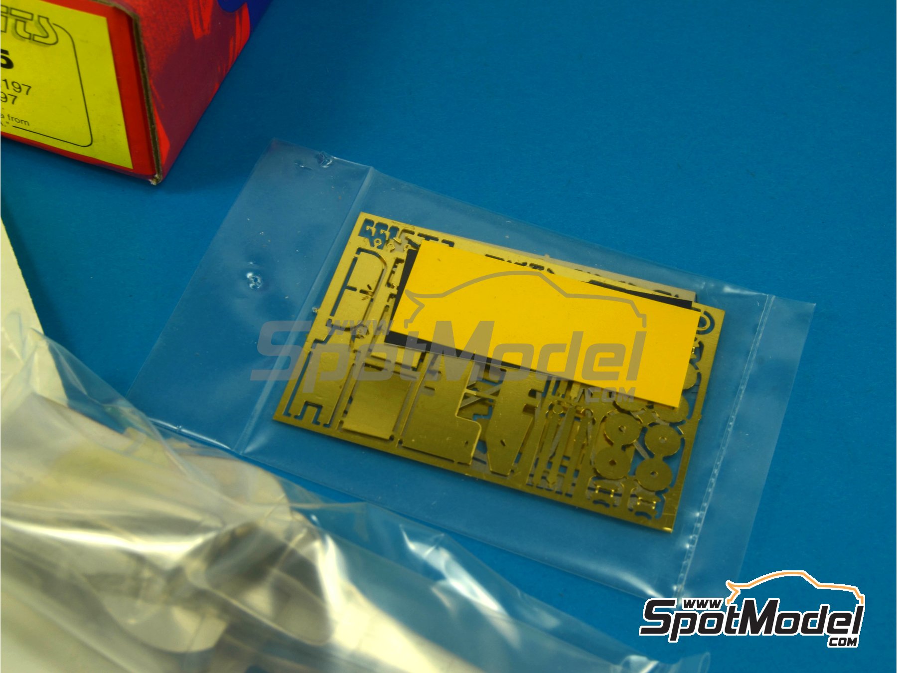 Tameo Kits TMK245: Car scale model kit 1/43 scale - Minardi Hart M197 ...