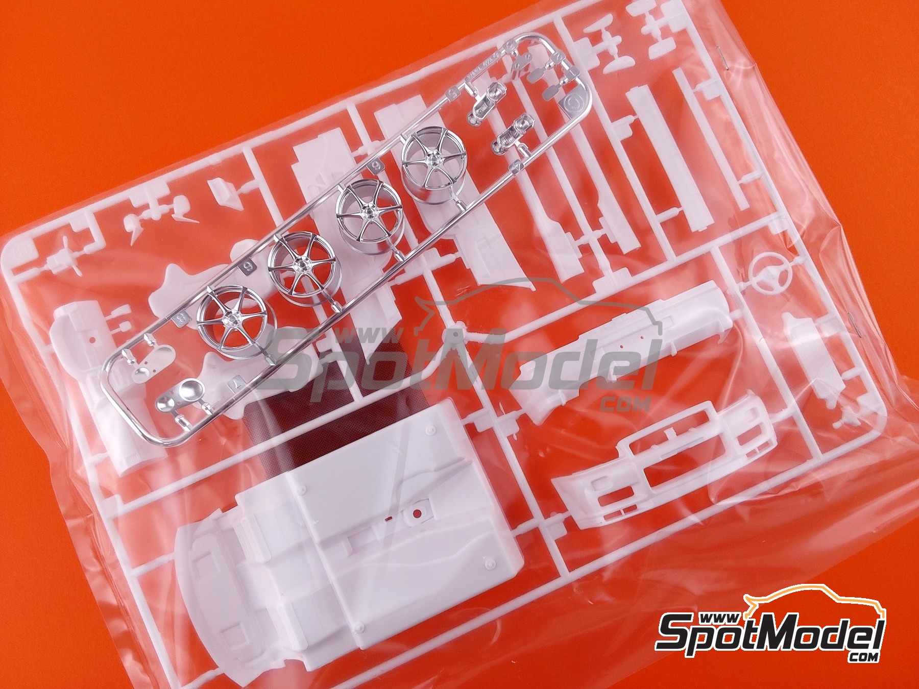 Tamiya 24210: Car scale model kit 1/24 scale - Nissan Skyline GT-R V ...