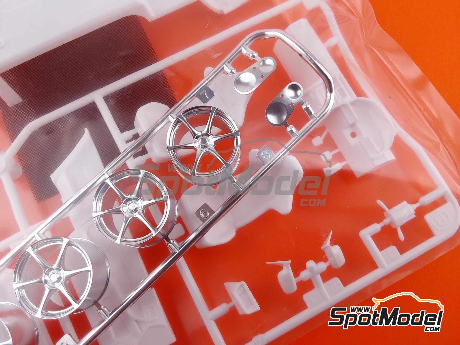 Tamiya 24210: Car scale model kit 1/24 scale - Nissan Skyline GT-R V ...