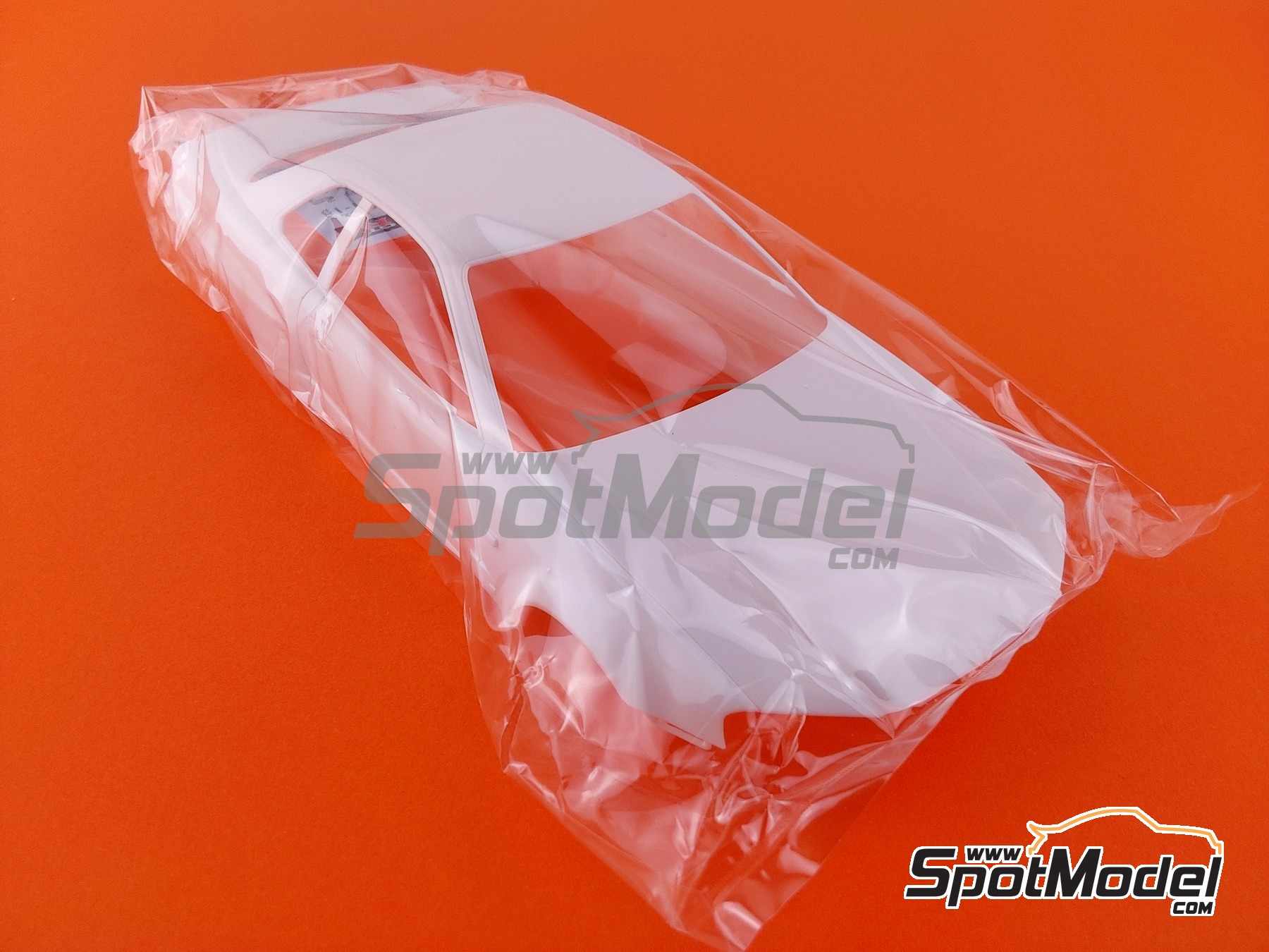 Tamiya 24210: Car scale model kit 1/24 scale - Nissan Skyline GT-R V ...